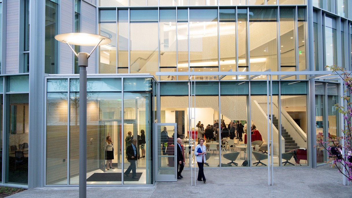 Open space, open conversations | Alumni & Friends | Brown University